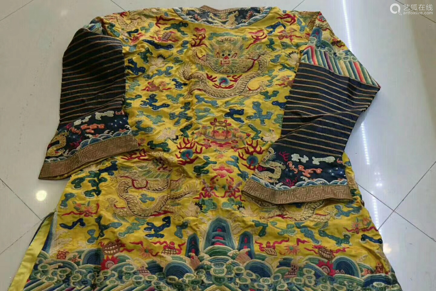 A SILK CLOTH Deal Price Picture a-silk-cloth-deal-price-picture